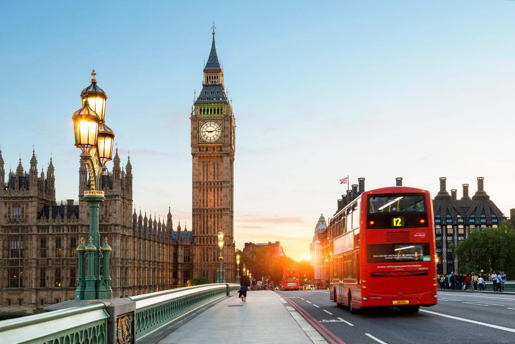 Take A Luxury Vacation In London Country Holidays Inn And Suites take-a-luxury-vacation-in-london-country-holidays-inn-and-suites